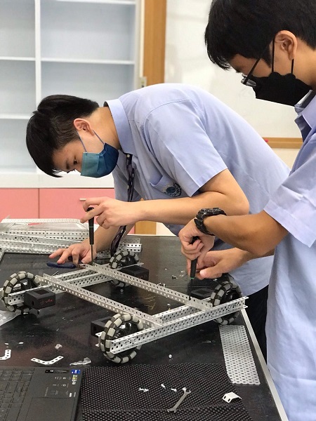 義大國際高中推動VEX機器人課程屢創佳績 將進軍FRC世界大賽 - 人聞財經報