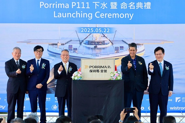 零碳排未來船「Porrima P111保利馬壹號」在興達港命名下水試航 - 人聞財經報